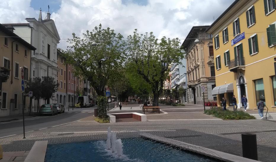 Piazza Vittorio Emanuele II Piazza / Cortile / Porticato / Strada