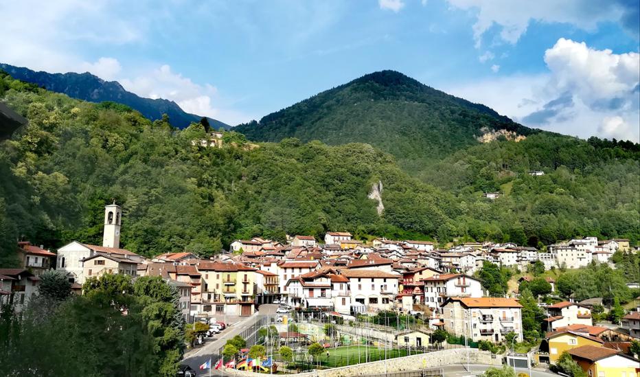 Borgo di Prestine Piazza / Cortile / Porticato / Strada