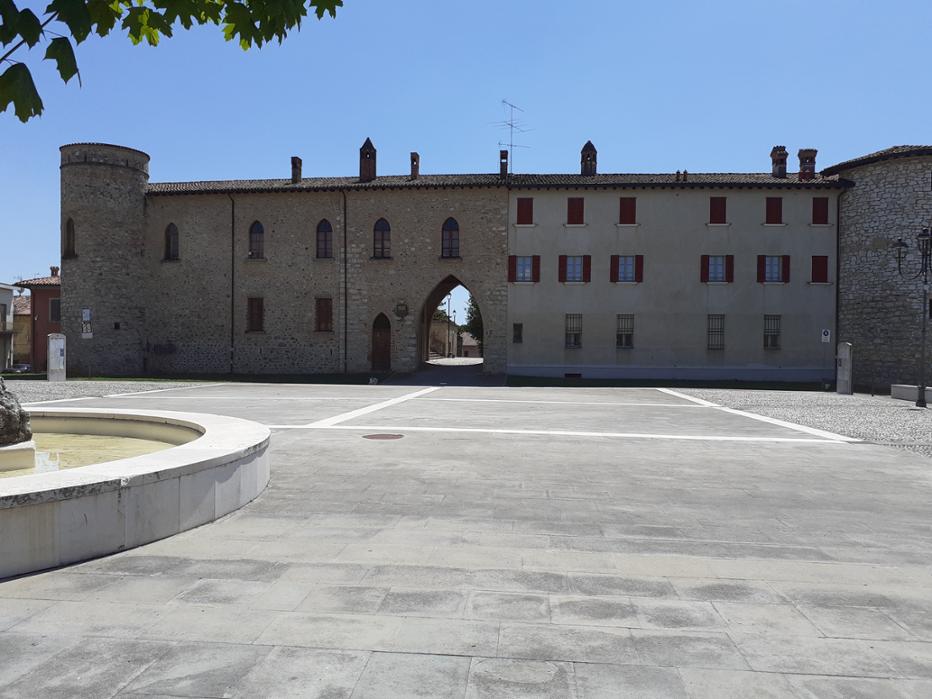 Castello Oldofredi Castello / Torre