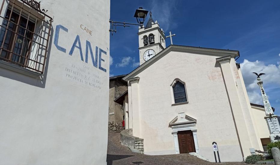 Piazza di Canè Piazza / Cortile / Porticato / Strada